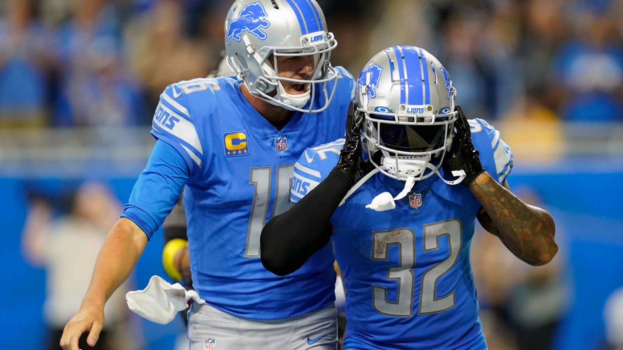 Can't-Miss Play: Detroit Lions running back D'Andre Swift gets up from ...