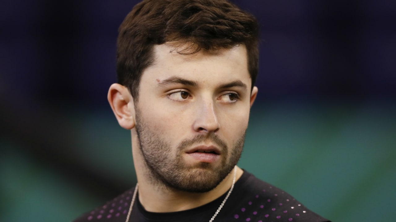 Baker Mayfield recreates Brett Favre's draft photo