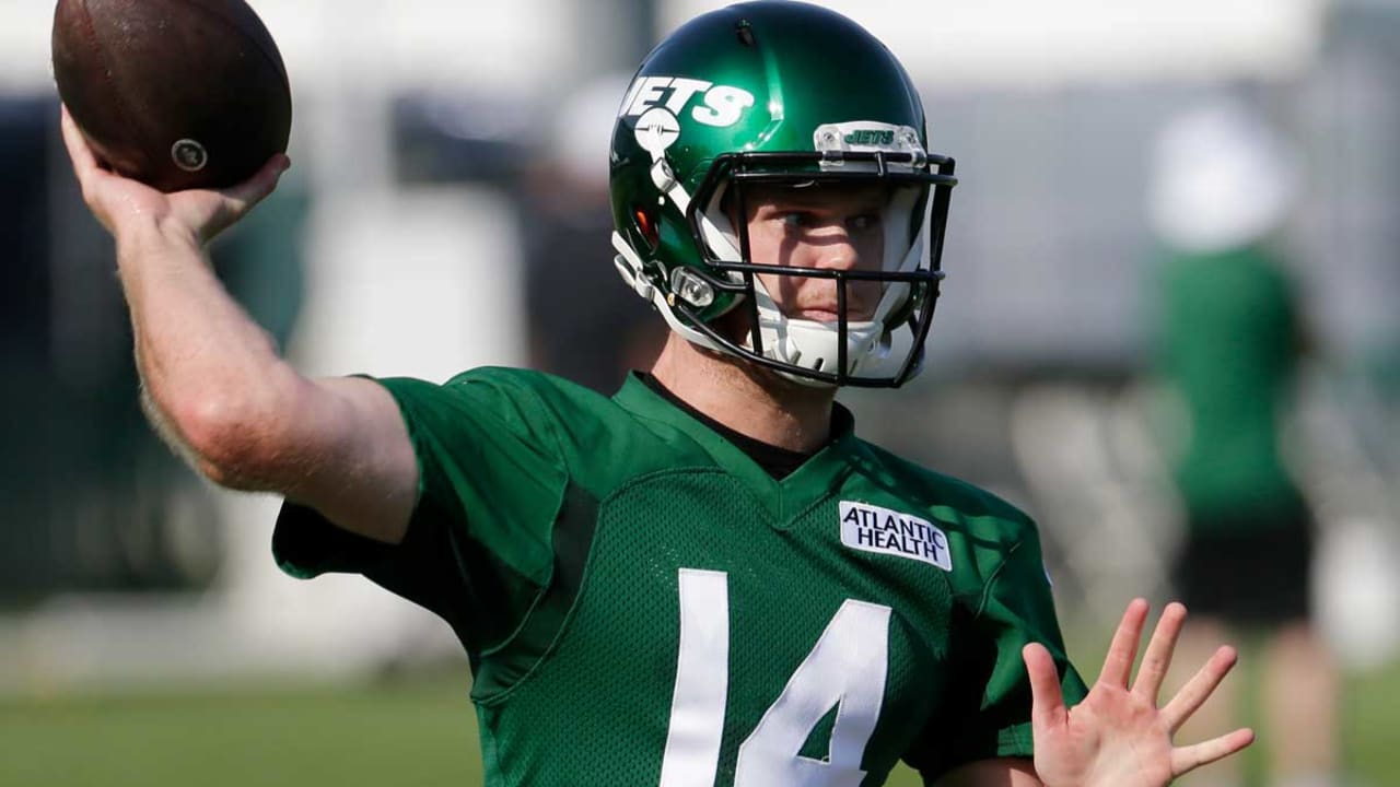 Jets' Sam Darnold throwing with 'a lot more velocity'