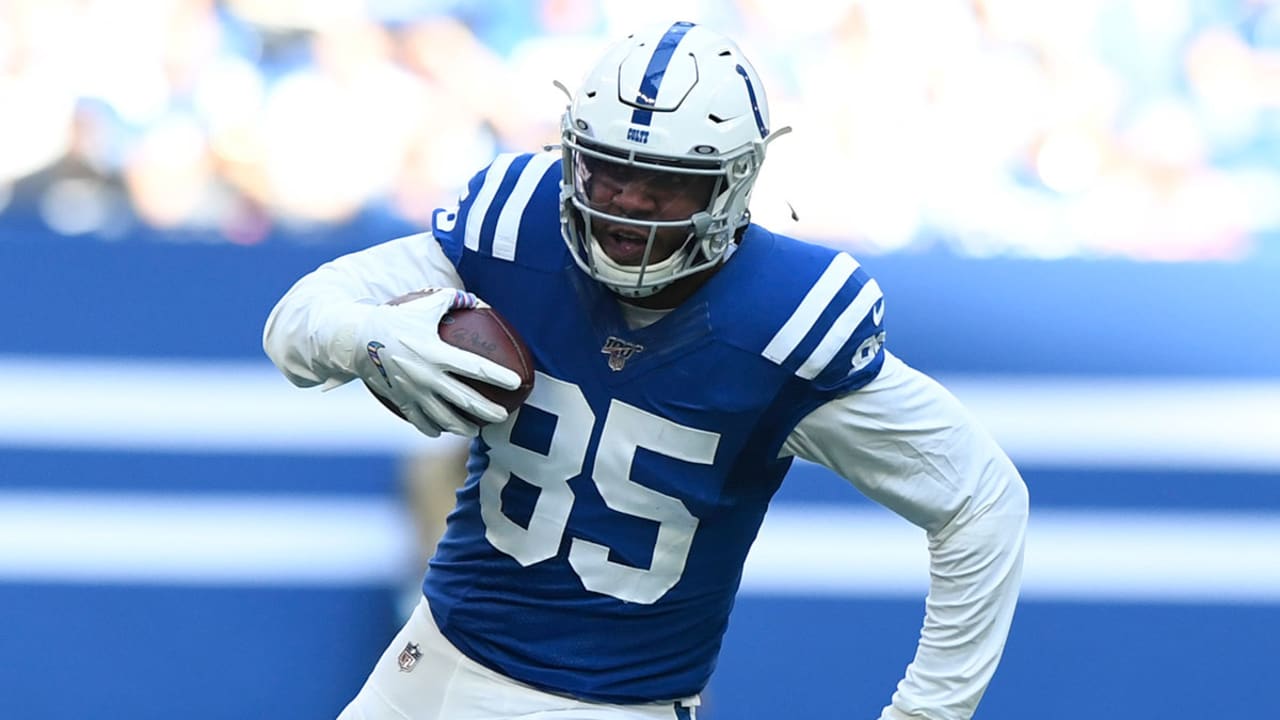 Steelers signing TE Eric Ebron to two-year contract