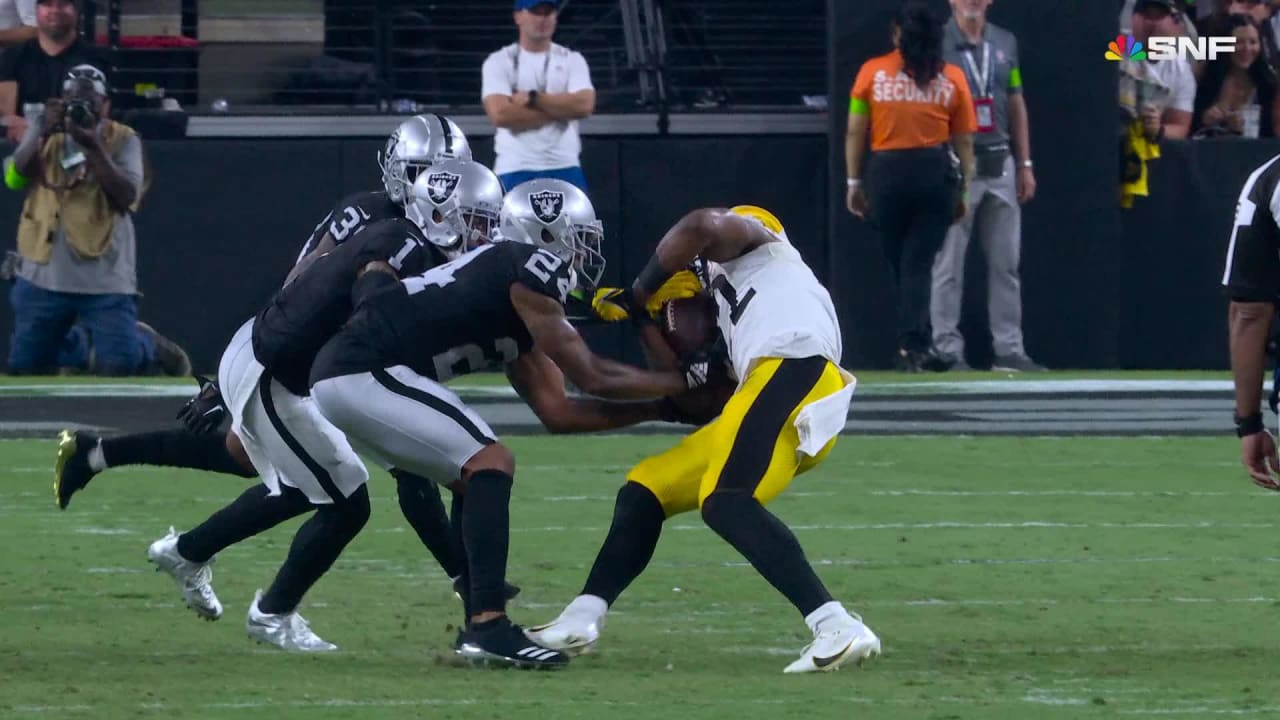 Las Vegas Raiders cornerback Marcus Peters storms Pittsburgh Steelers ...