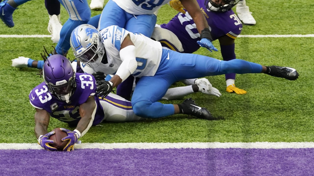 Minnesota Vikings running back Dalvin Cook lays out for an incredible ...