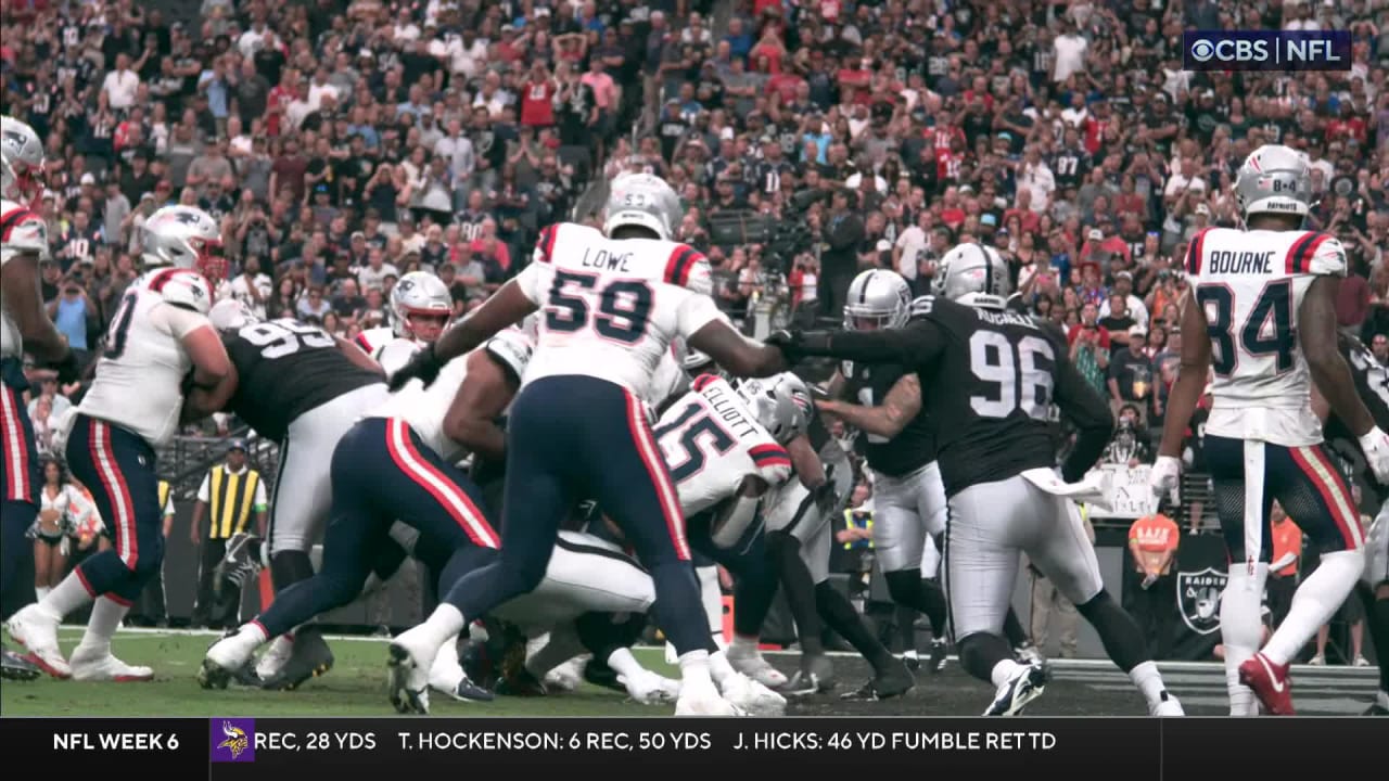 New England Patriots running back Ezekiel Elliott powers past goal line ...