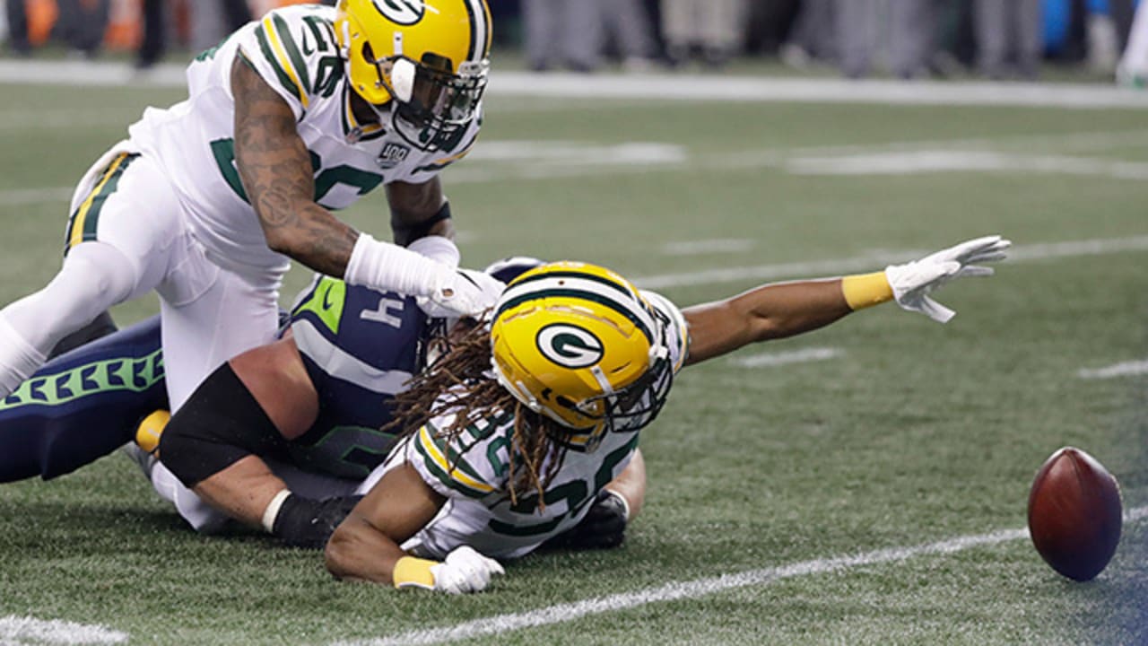 Chris Carson coughs it up on Seahawks' first play