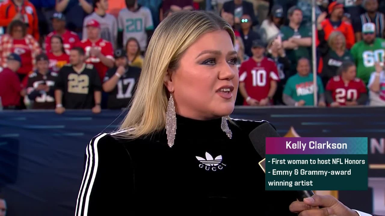 Host Kelly Clarkson: 'I'm very proud to be the first' woman host in NFL ...