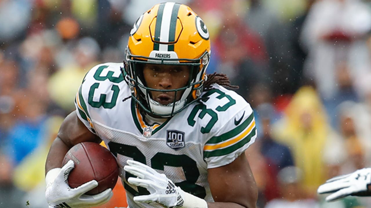 Aaron Jones breaks loose on huge 17-yard gain