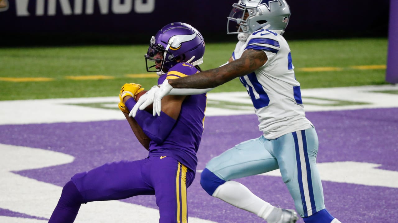 Minnesota Vikings quarterback Kirk Cousins drops 39-yard touchdown in the bucket to wide ...