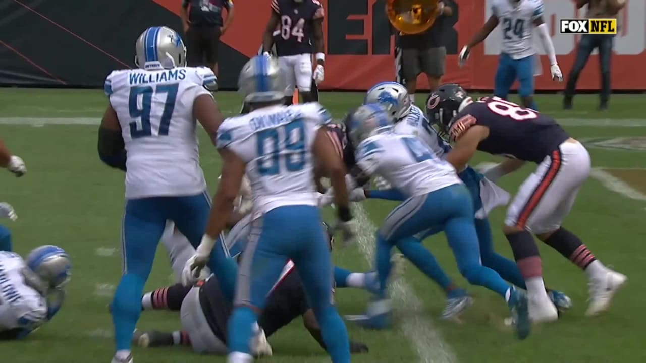 Chicago Bears offensive lineman Jason Peters paves the way for running ...