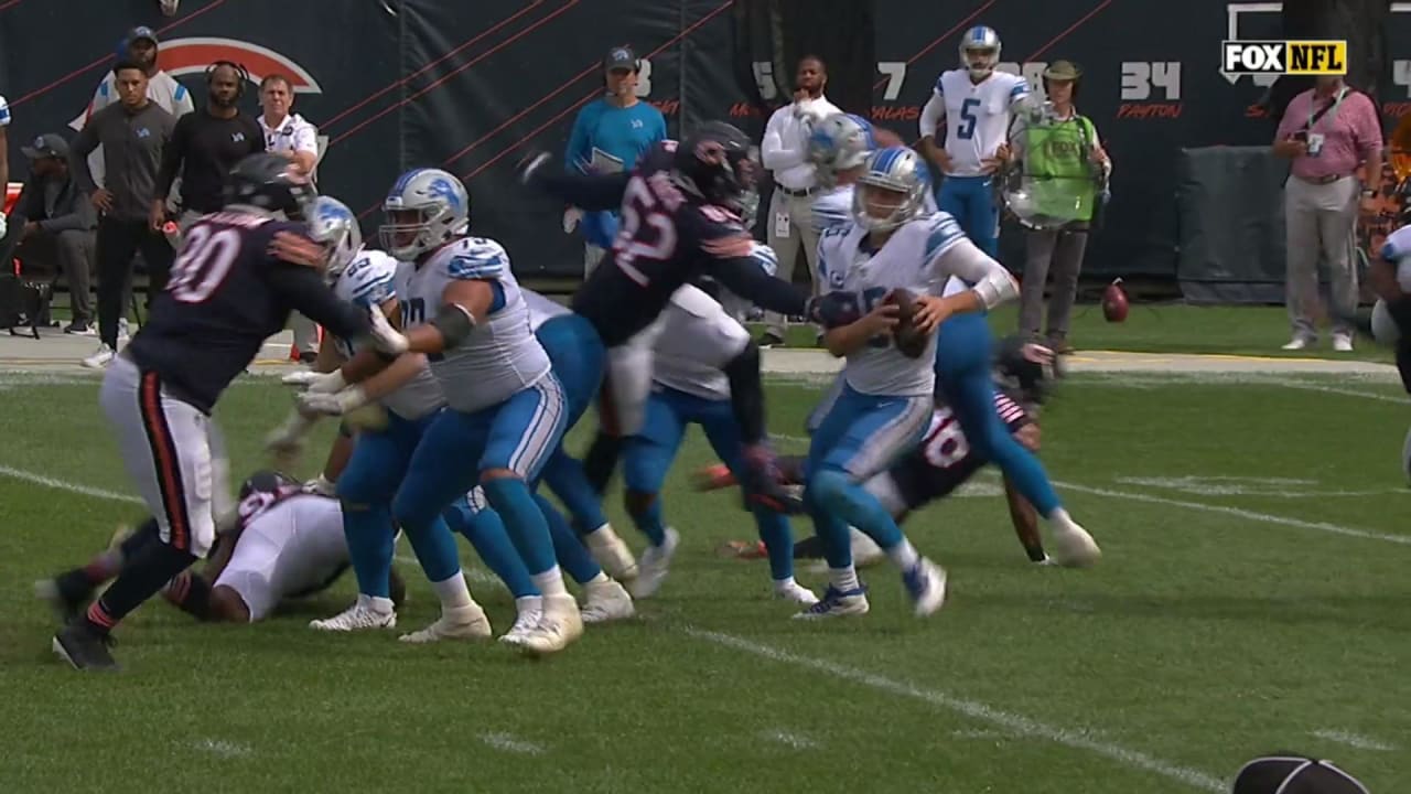 Chicago Bears linebacker Khalil Mack stunts inside to sack Detroit ...