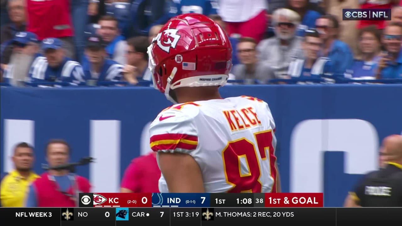 Kansas City Chiefs quarterback Patrick Mahomes' 29-yard loft to Travis Kelce nearly goes for TD