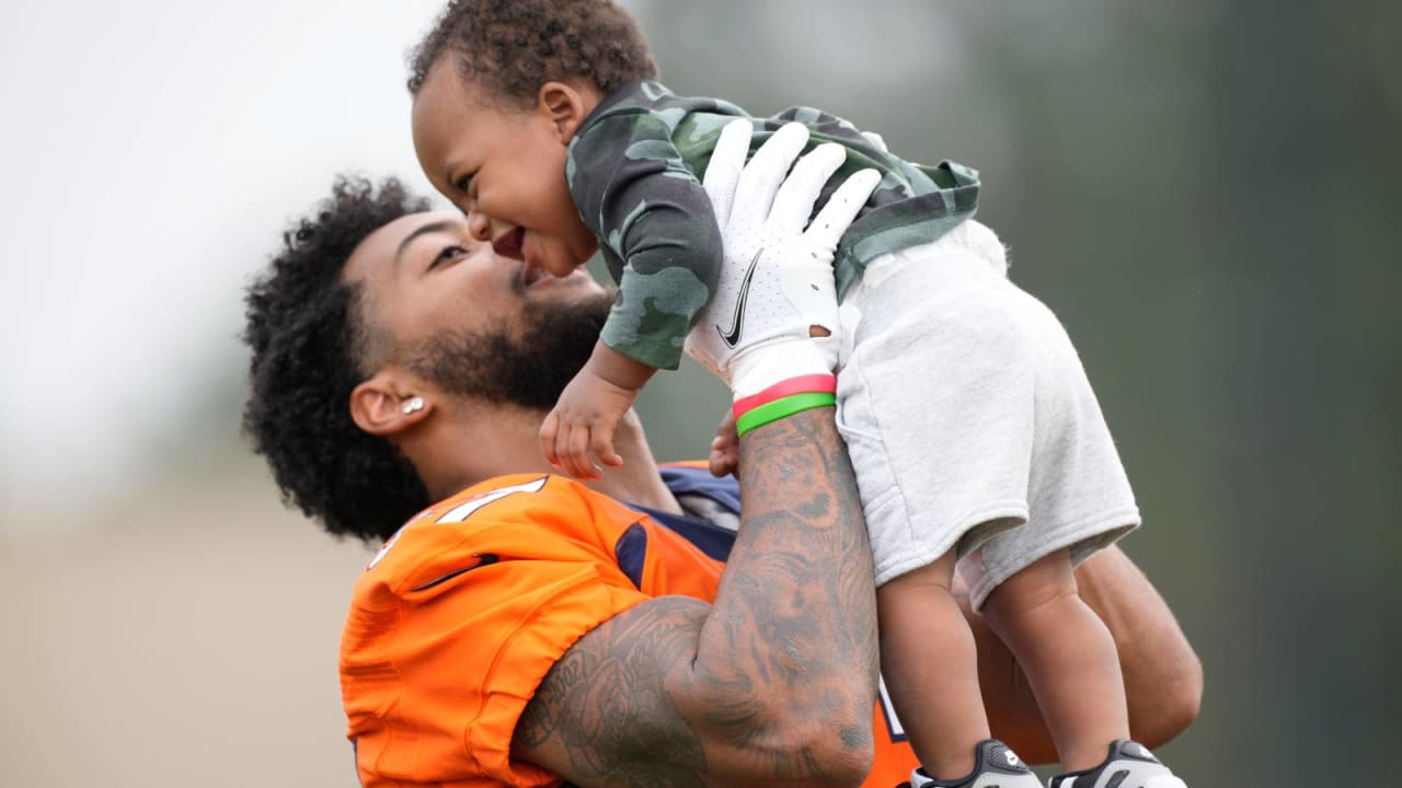 NFL teams, players celebrate dads on Father's Day