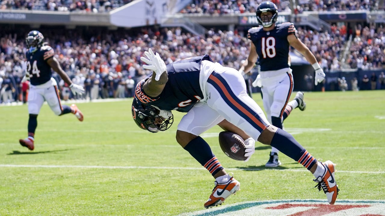Can't-Miss Play: Chicago Bears wide receiver DJ Moore's first touch with Bears goes for 62-yard TD