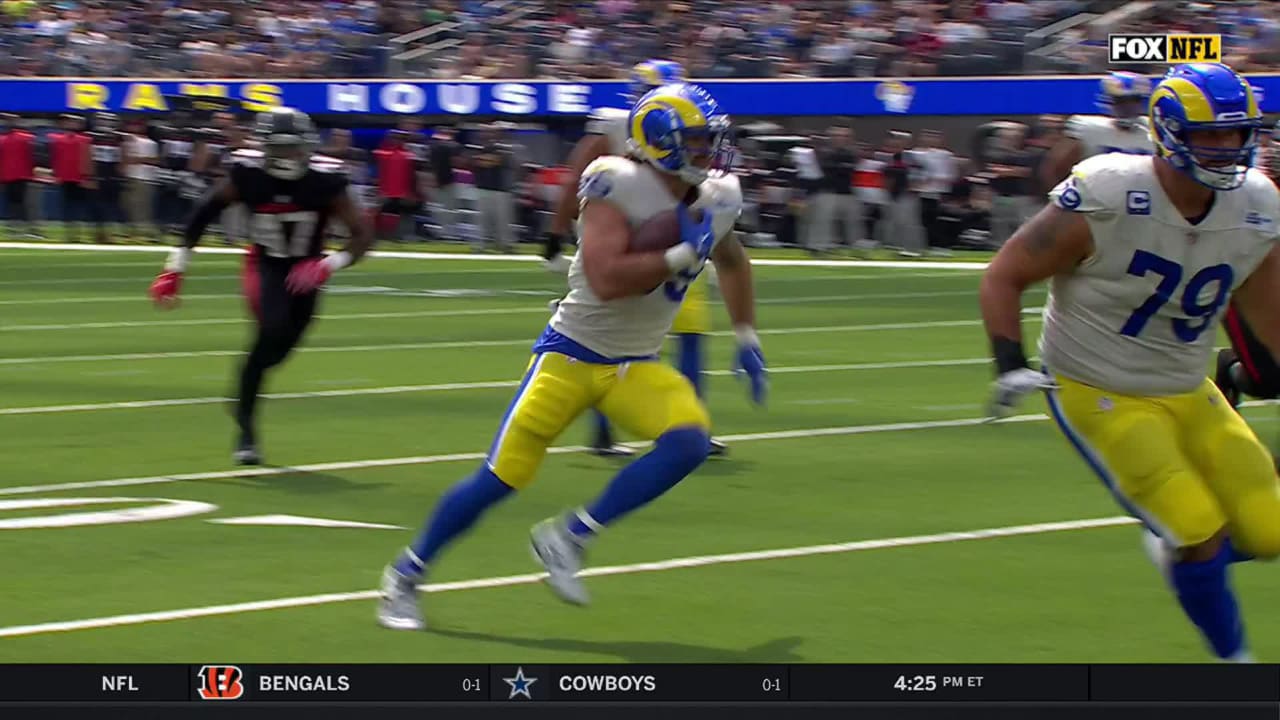 Los Angeles Rams tight end Tyler Higbee takes a screen pass for a 19 ...