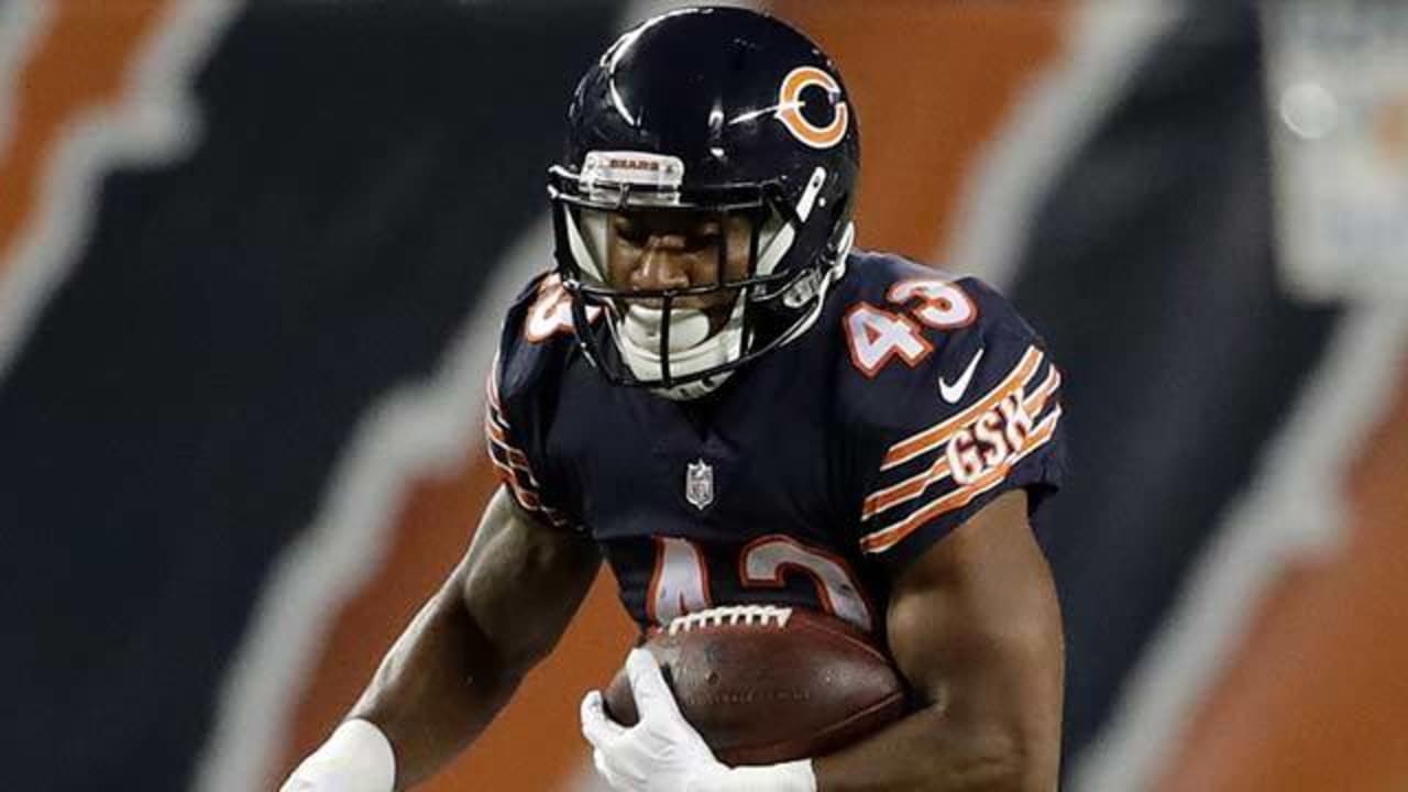 Knile Davis launches through defenders for the TD