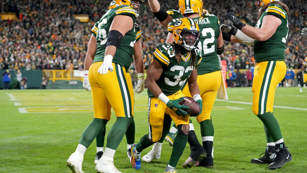 Green Bay Packers running back Aaron Jones' goal-line touchdown caps ...
