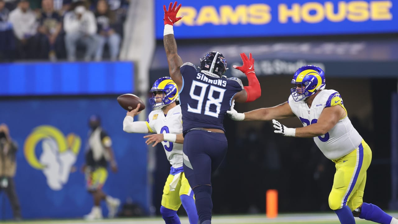 Tennessee Titans defensive end Jeffery Simmons plows Los Angeles Rams ...