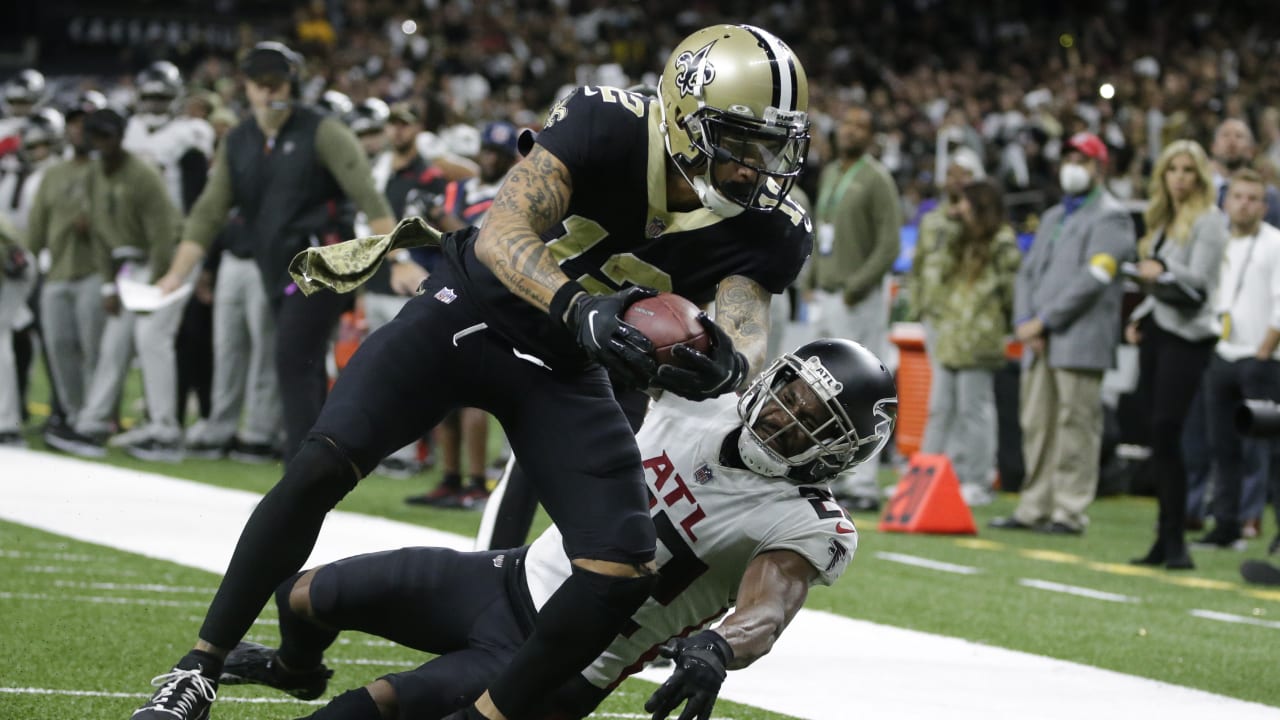 New Orleans Saints wide receiver Kenny Stills reaches across the pylon ...