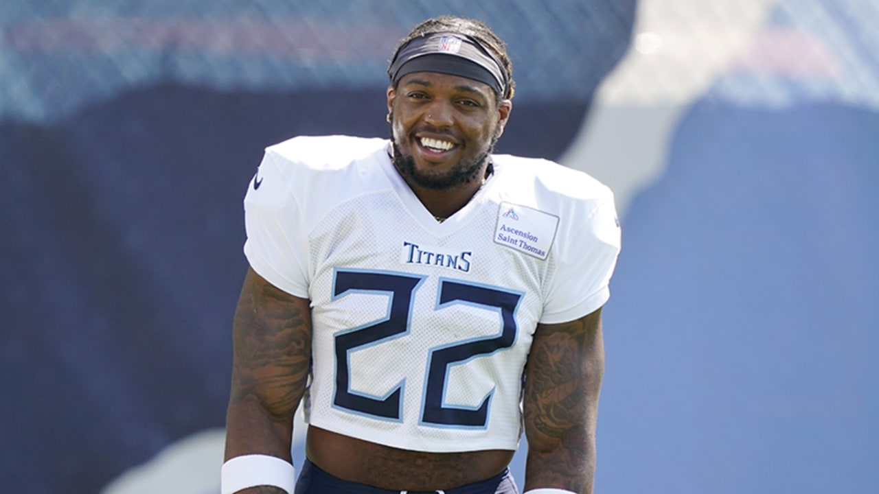 Titans RB Derrick Henry congratulates high school runner Kayleb Wagner ...