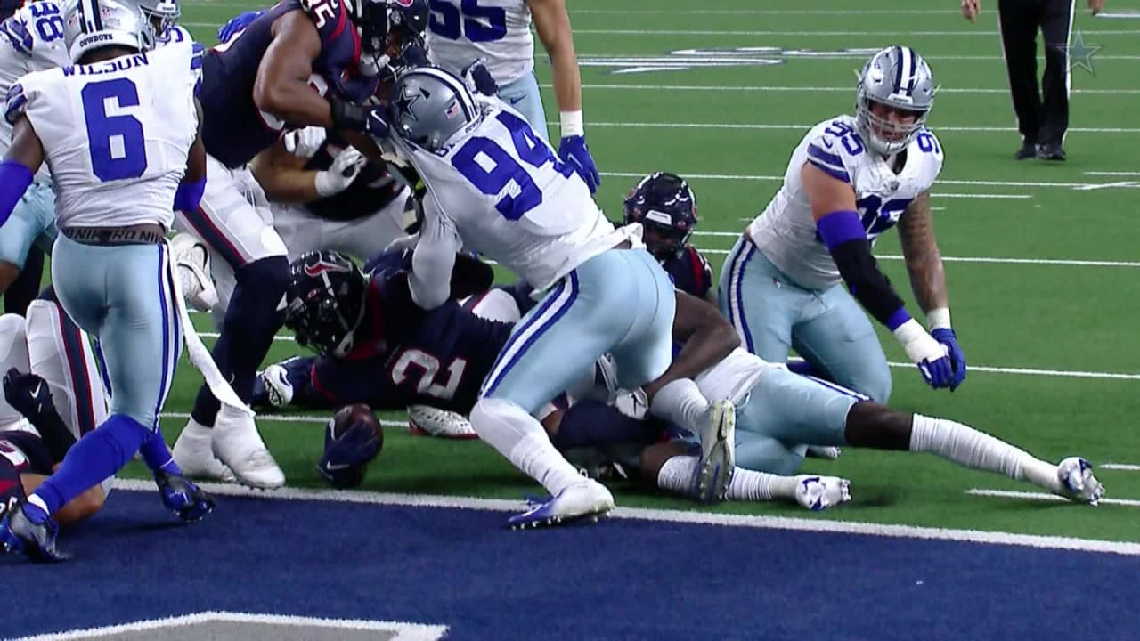 Houston Texans running back Mark Ingram plows through defenders for a ...