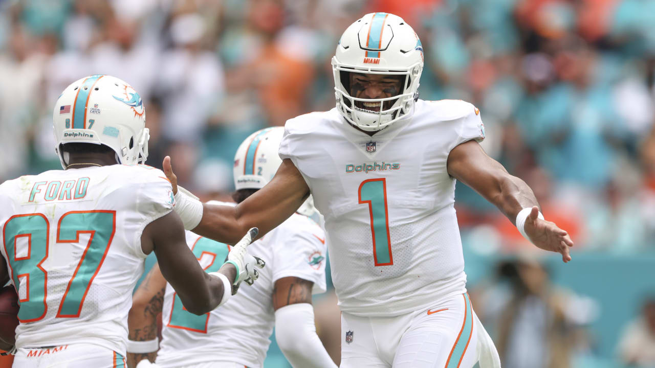 Miami Dolphins quarterback Tua Tagovailoa's 10-yard TD pass hits wide ...