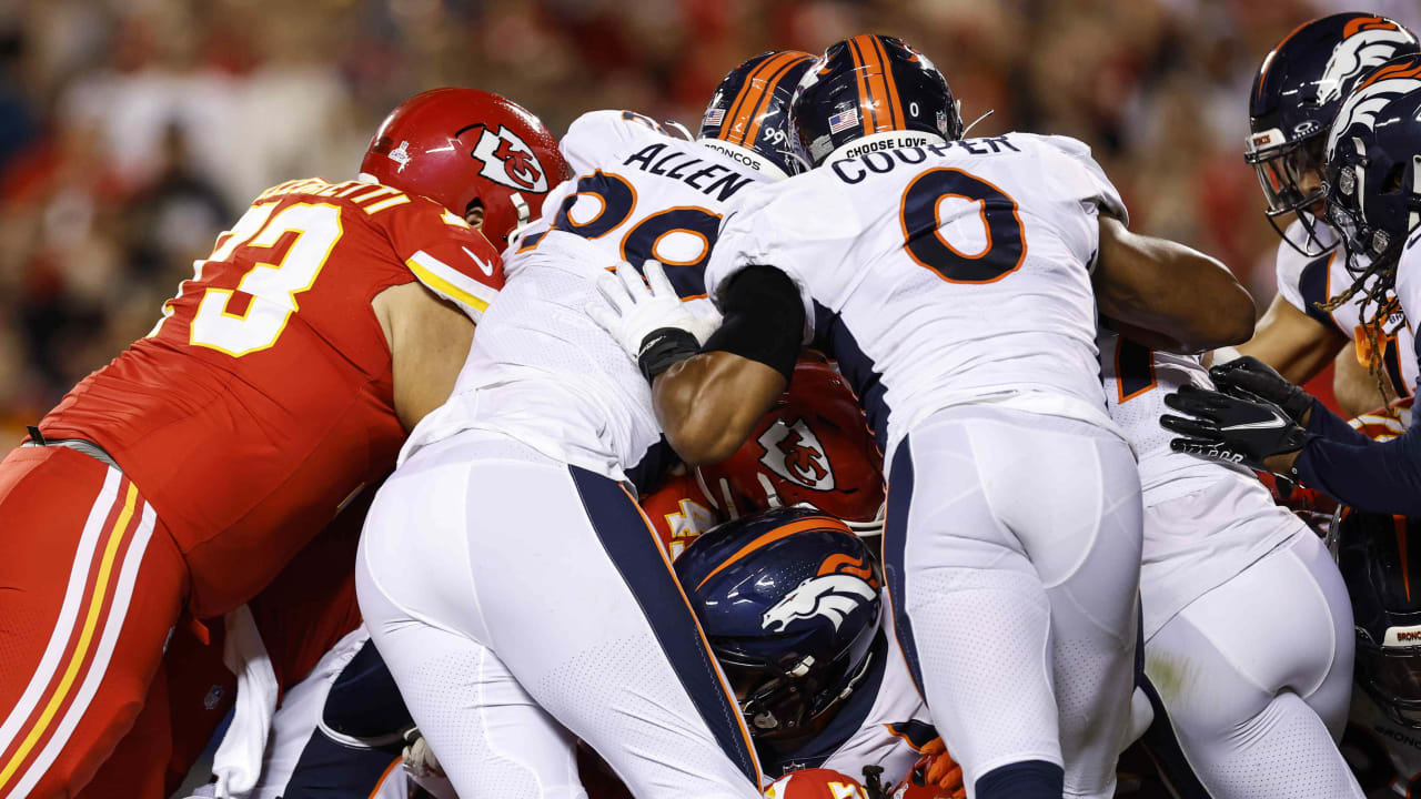 Denver Broncos stonewall the Kansas City Chiefs' attempt at sneaking a ...