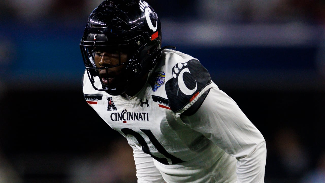 Arizona Cardinals select EDGE Myjai Sanders in Round 3 of 2022 NFL ...
