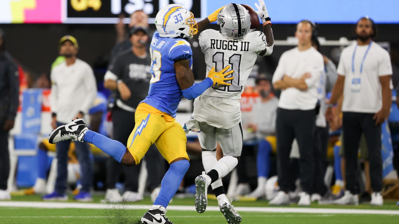 Las Vegas Raiders quarterback Derek Carr unloads 51-YARD bomb to wide ...