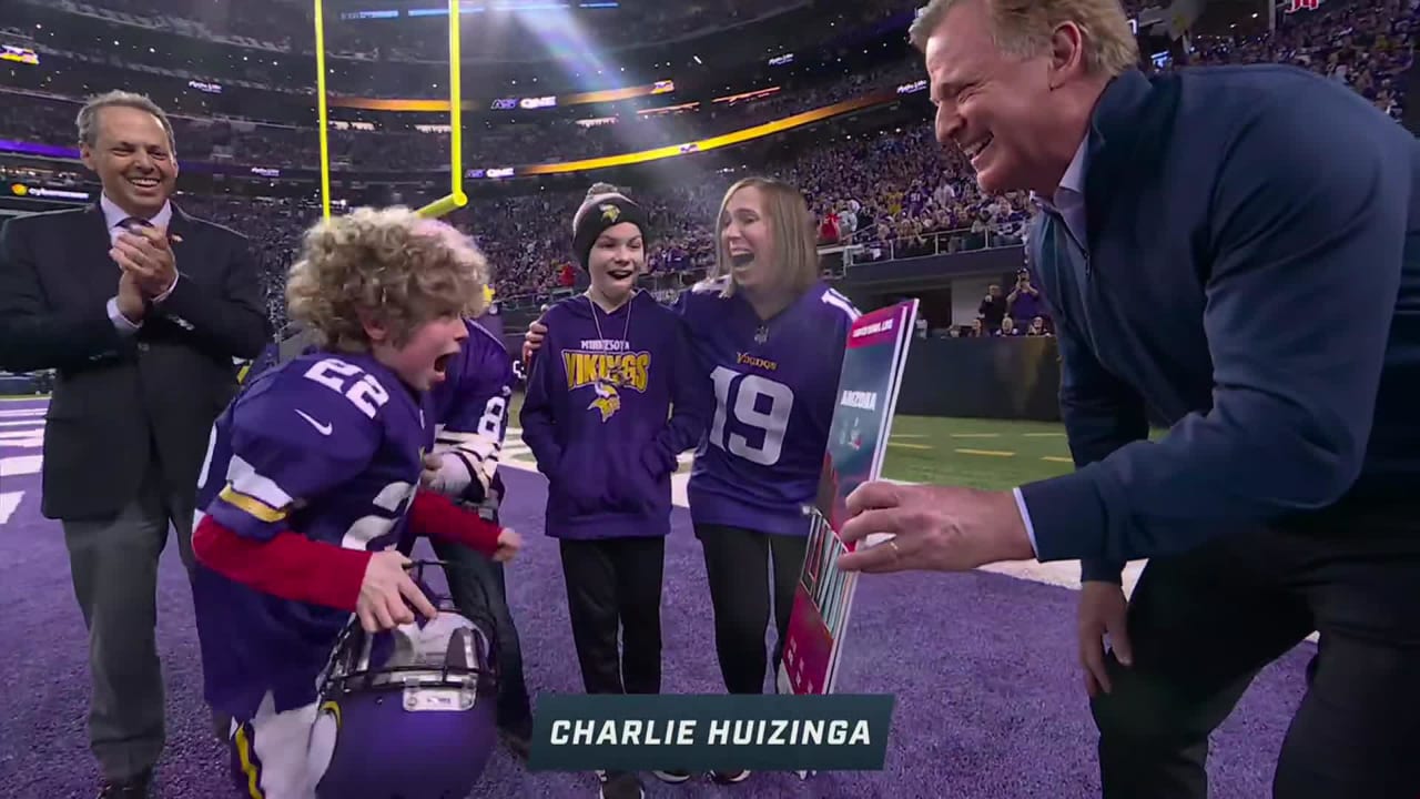 NFL Commissioner Roger Goodell surprises young Minnesota Vikings fan ...