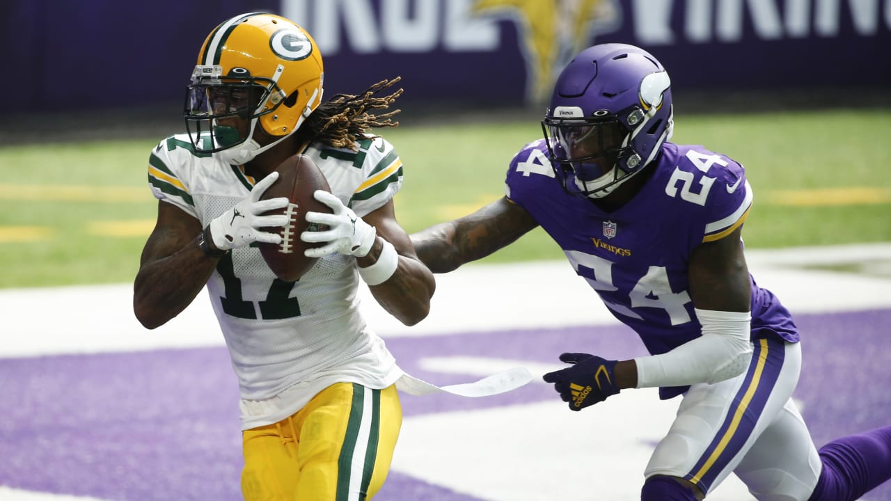 Green Bay Packers quarterback Aaron Rodgers hits wide receiver Davante ...