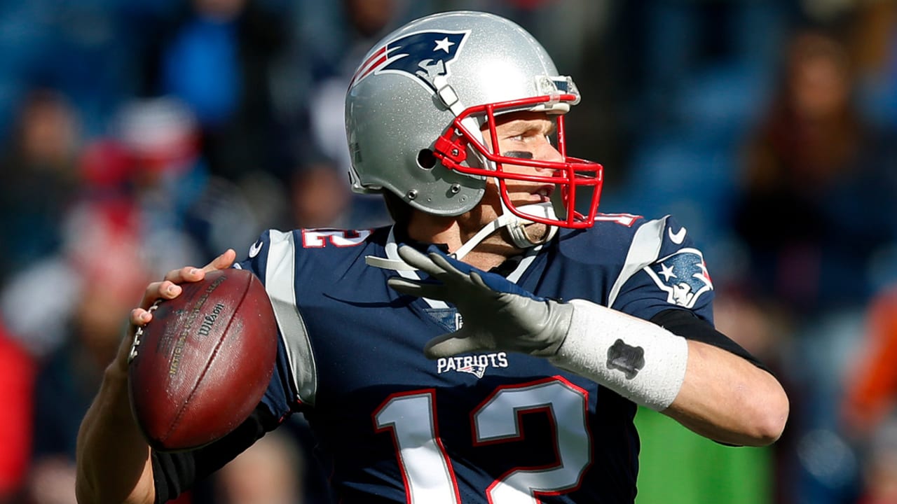 Tom Brady makes history with big day vs. Dolphins
