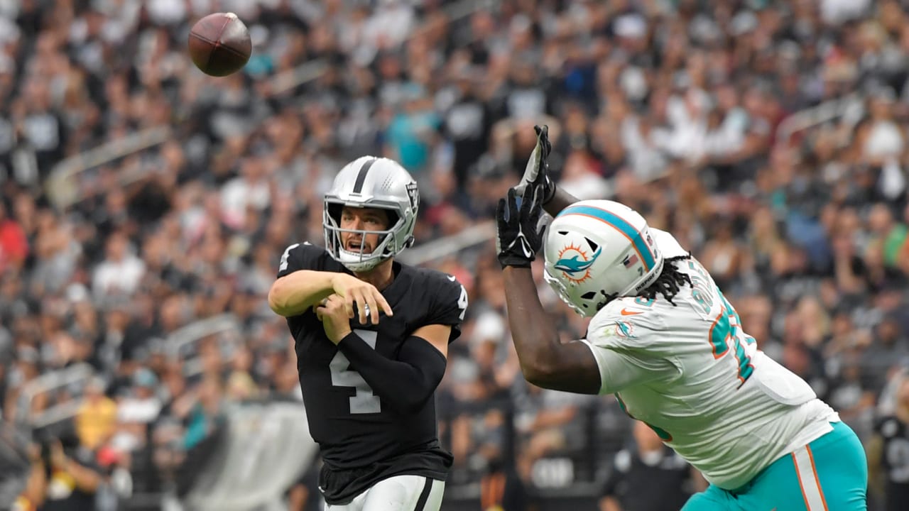 Las Vegas Raiders quarterback Derek Carr masterfully navigates pocket ...
