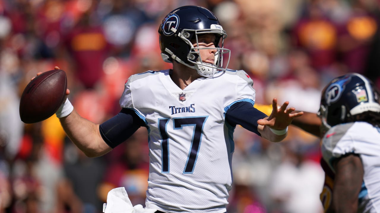 Tennessee Titans QB Ryan Tannehill fakes to RB Derrick Henry, tosses 13-yard TD pass to RB ...