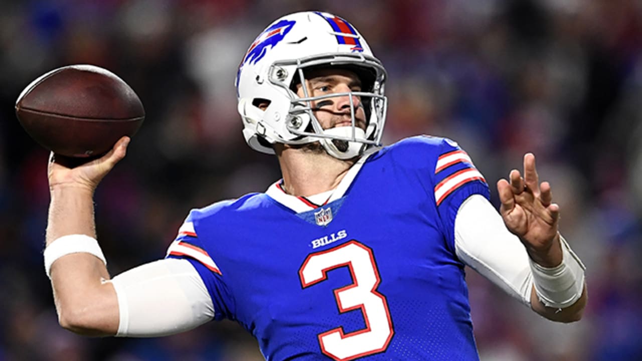 Anderson launches to Andre Holmes for toe-tap catch