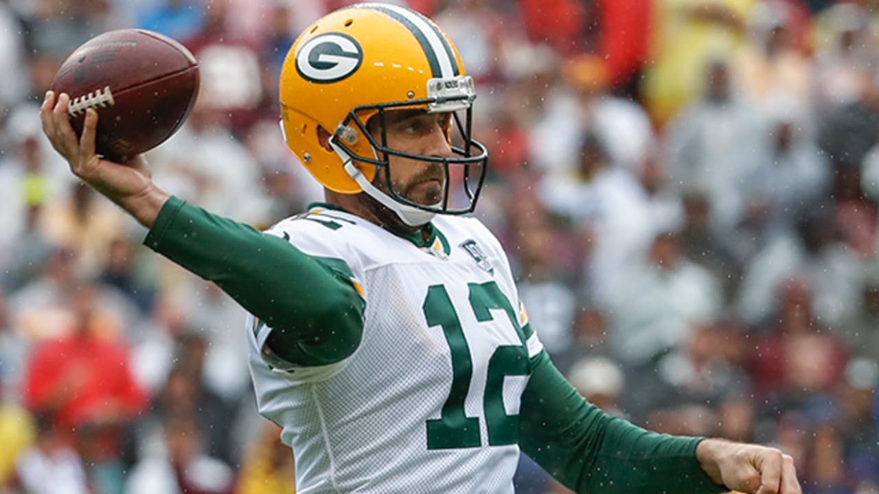Rodgers, Graham connect for first down in red zone on third-and-10