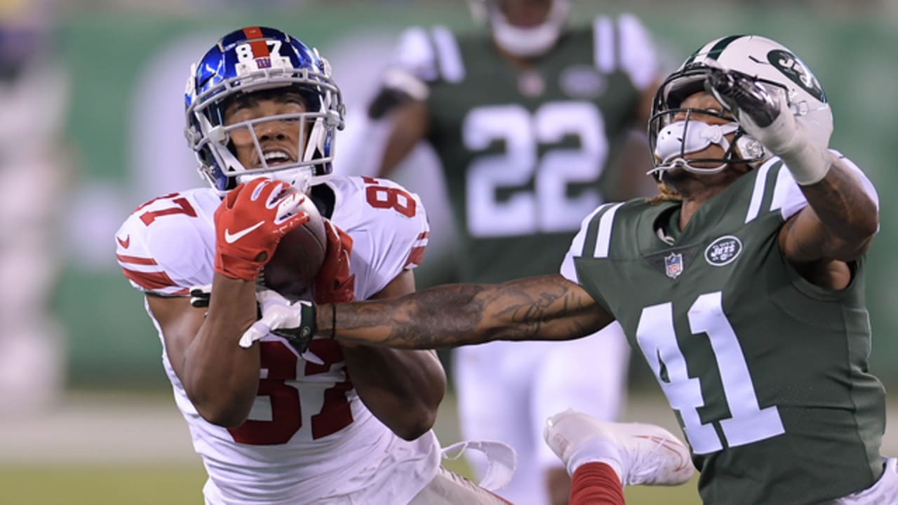 Sterling Shepard hauls in contested catch for 30-yard pick up