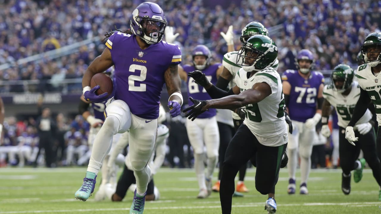 Minnesota Vikings running back Alexander Mattison goes untouched on 14 ...
