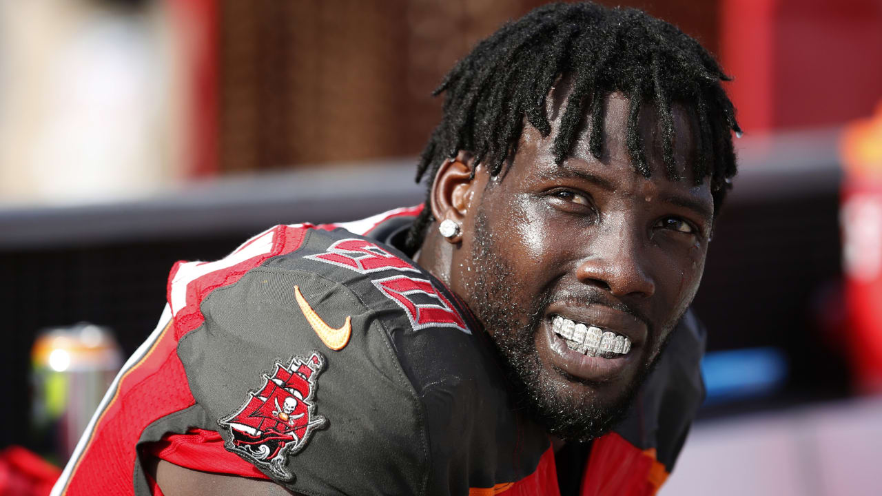 Buccaneers LB Jason Pierre-Paul underwent minor knee surgery
