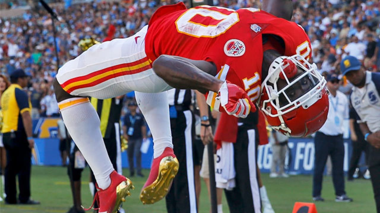 Tyreek weaves into end zone for third TD, back flips to celebrate