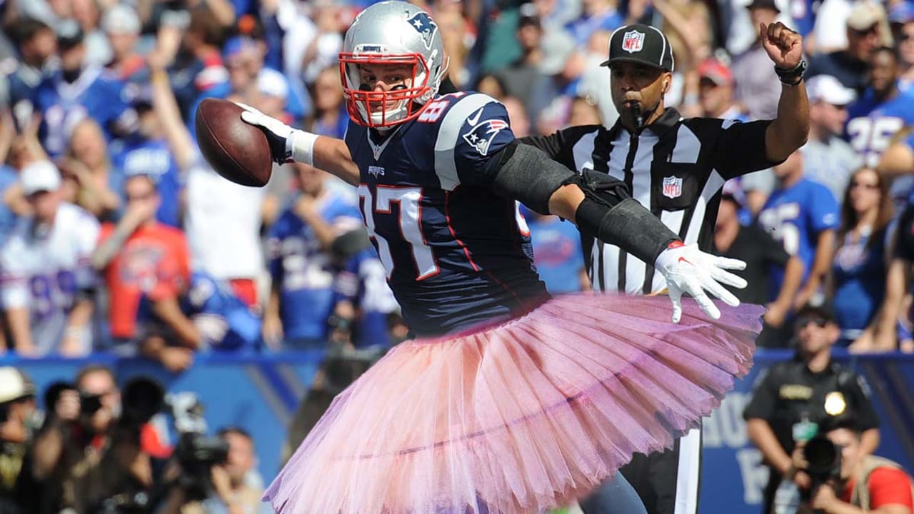 Rob Gronkowski is great tight end, bad ballet dancer