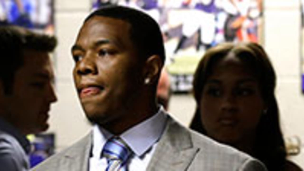 Baltimore Ravens' Ray Rice apologizes for incident