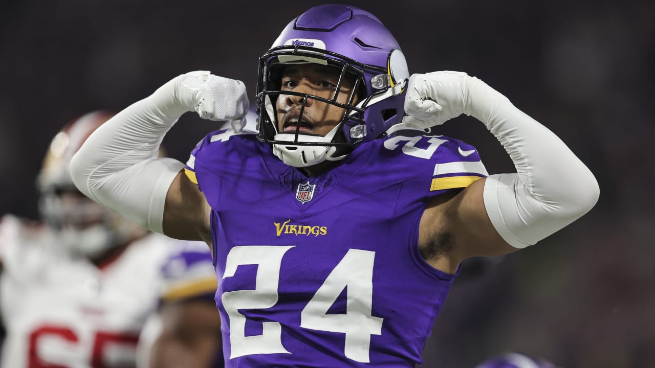 Minnesota Vikings defensive back Camryn Bynum jars ball loose from San ...