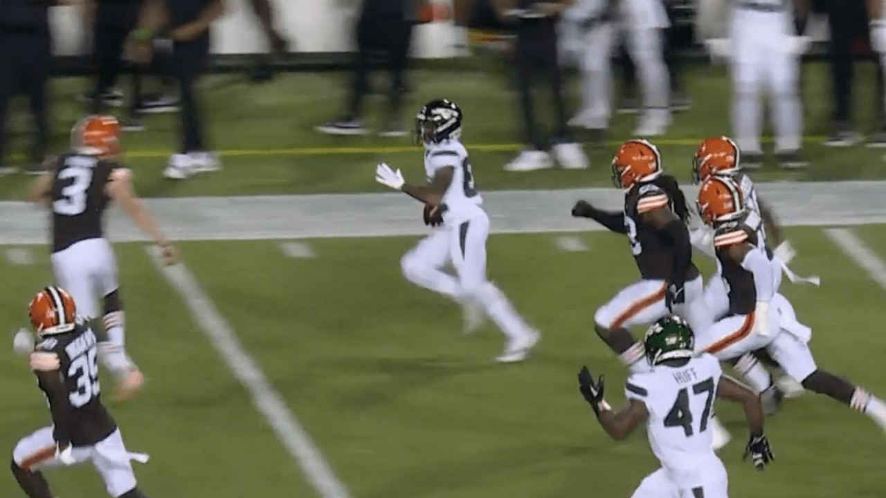 New York Jets wide receiver Xavier Gipson slips tackle on 45-yard kickoff return