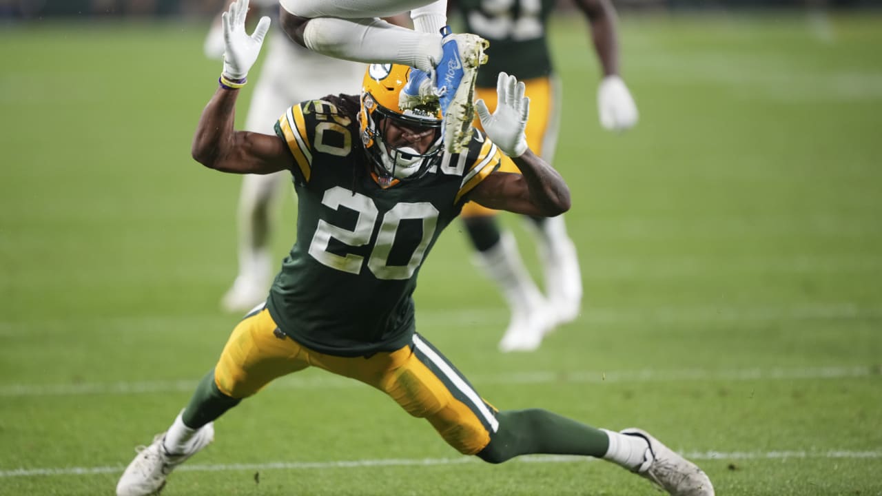 Detroit Lions running back D'Andre Swift completely clears Green bay ...