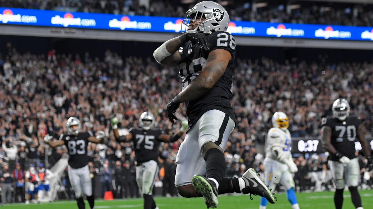 Las Vegas Raiders running back Josh Jacobs' goal-line rushing touchdown ...