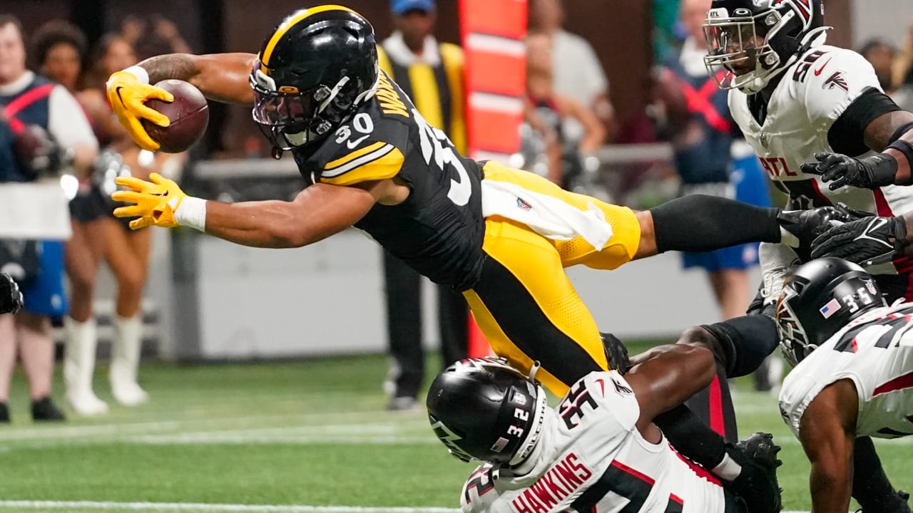 Pittsburgh Steelers running back Jaylen Warren shoulder-charges his way ...