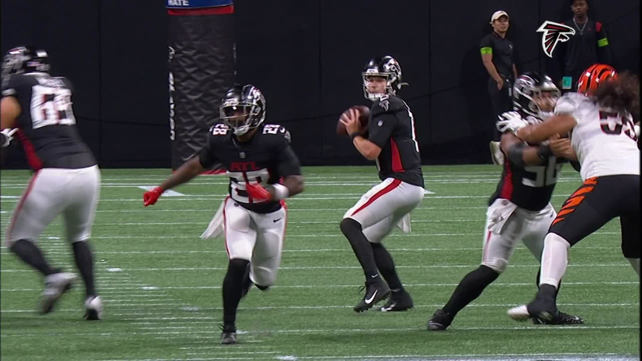 Atlanta Falcons quarterback Logan Woodside dots Falcons tight end John ...