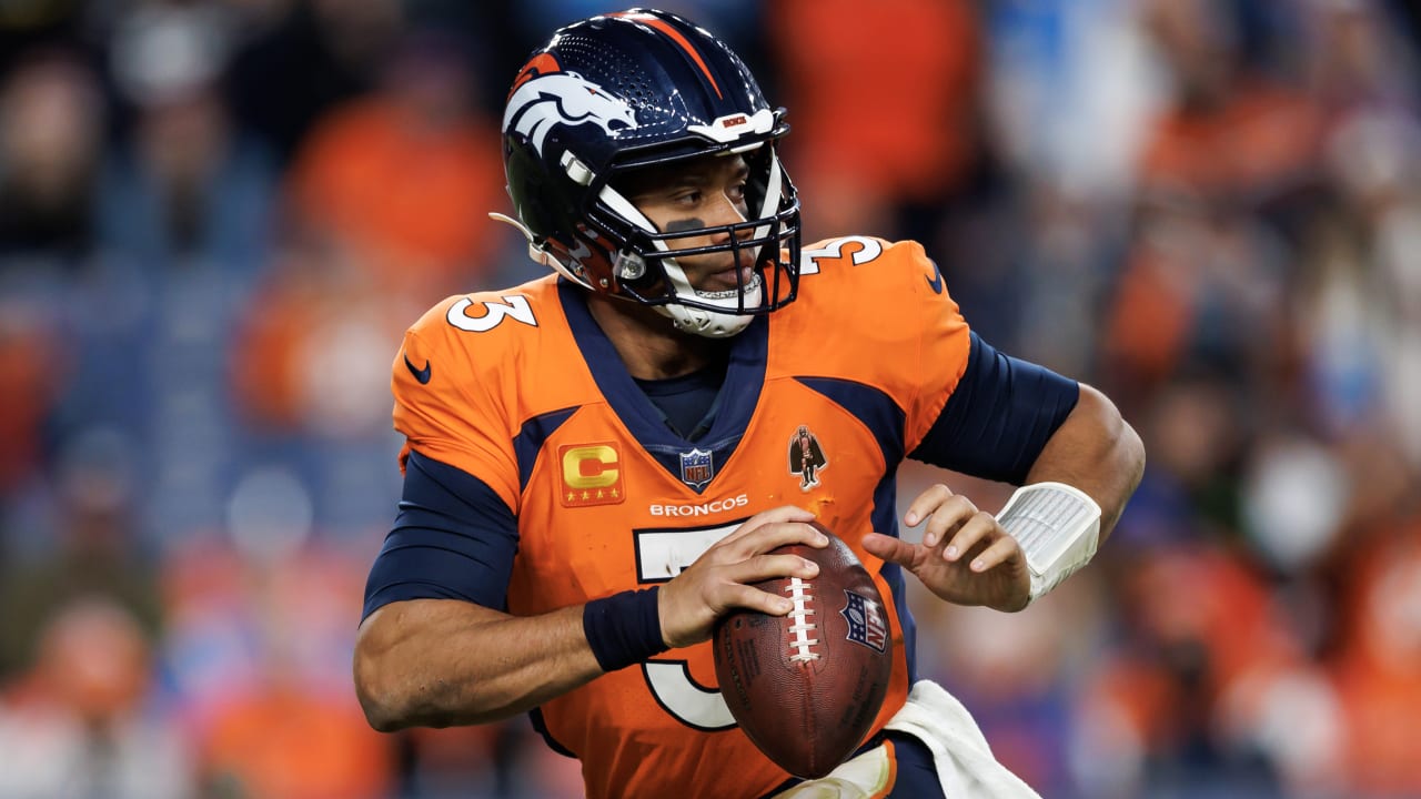 Broncos QB Russell Wilson underwent right knee surgery, expected to be ...