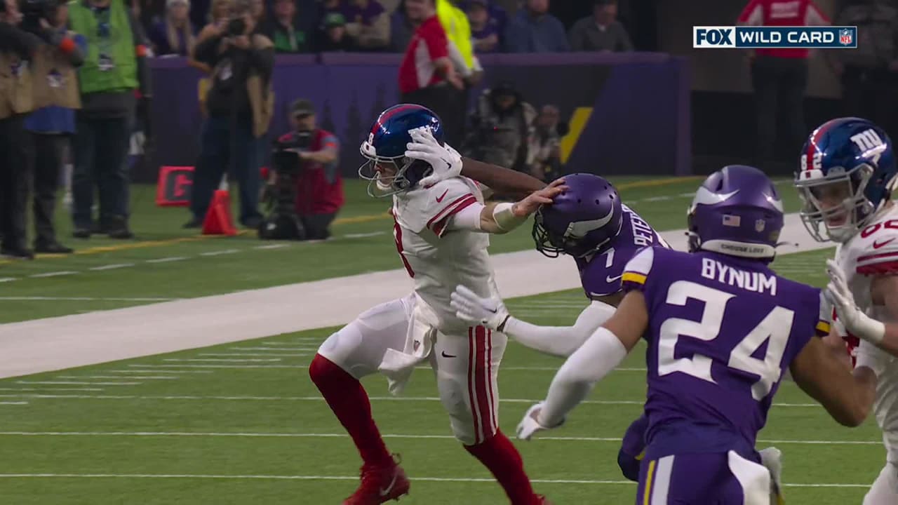 New York Giants quarterback Daniel Jones greets Minnesota Vikings ...