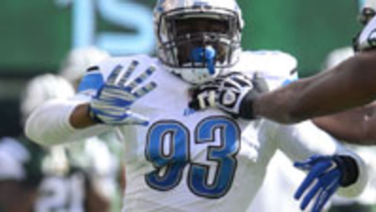 Lions' George Johnson signs three-year offer with Bucs