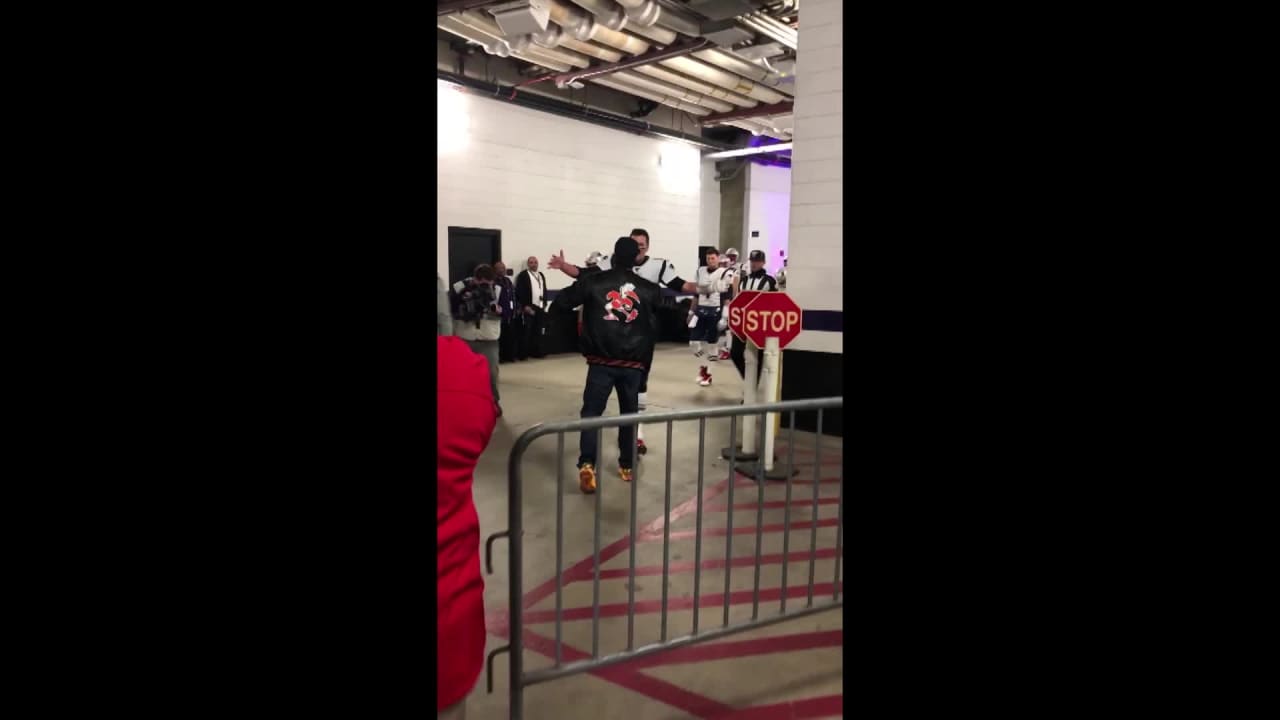 Tom Brady congratulates Ed Reed for receiving Hall of Fame ring